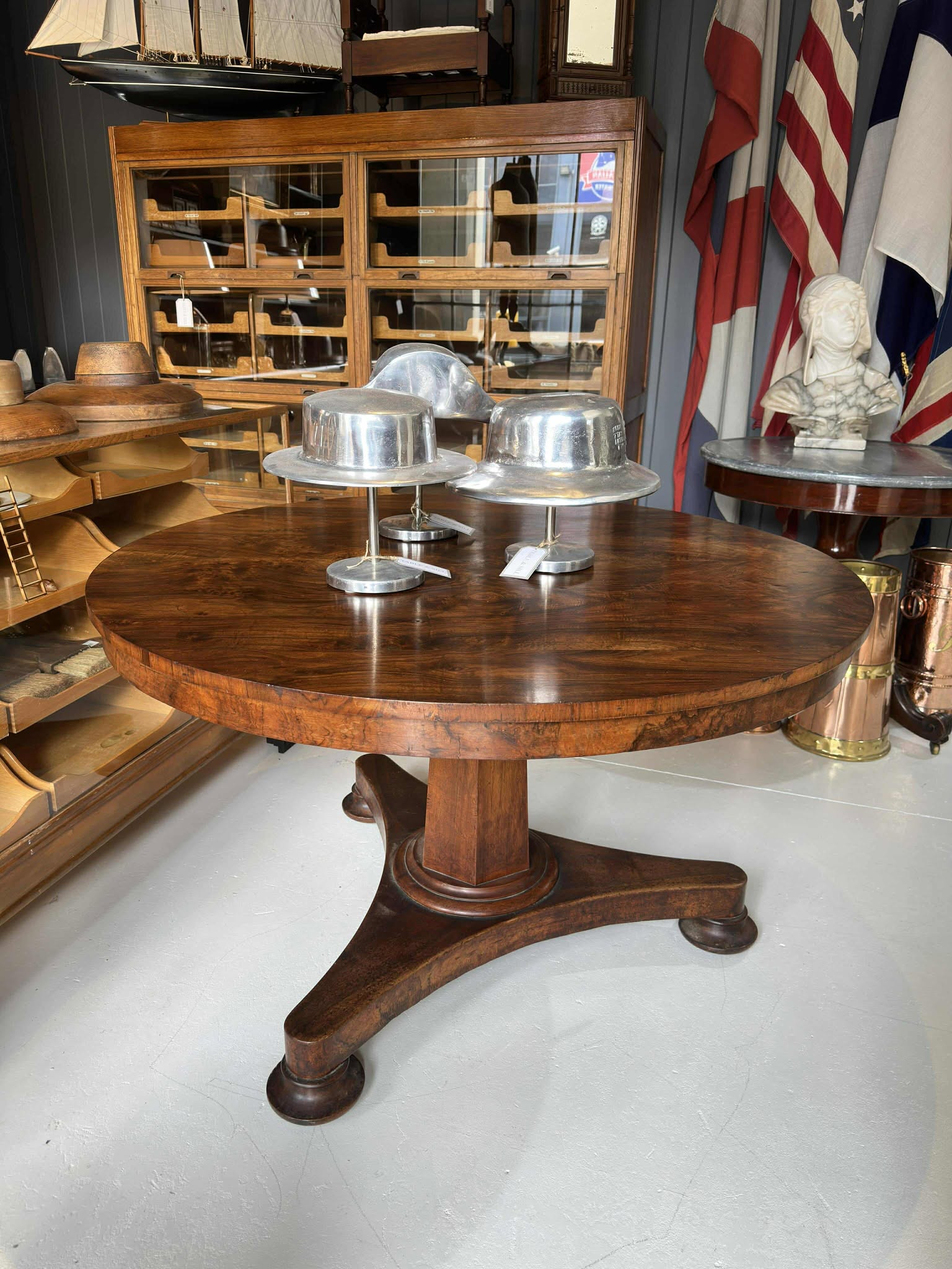 Mid C19th English Walnut Supper Table – Table & Sill